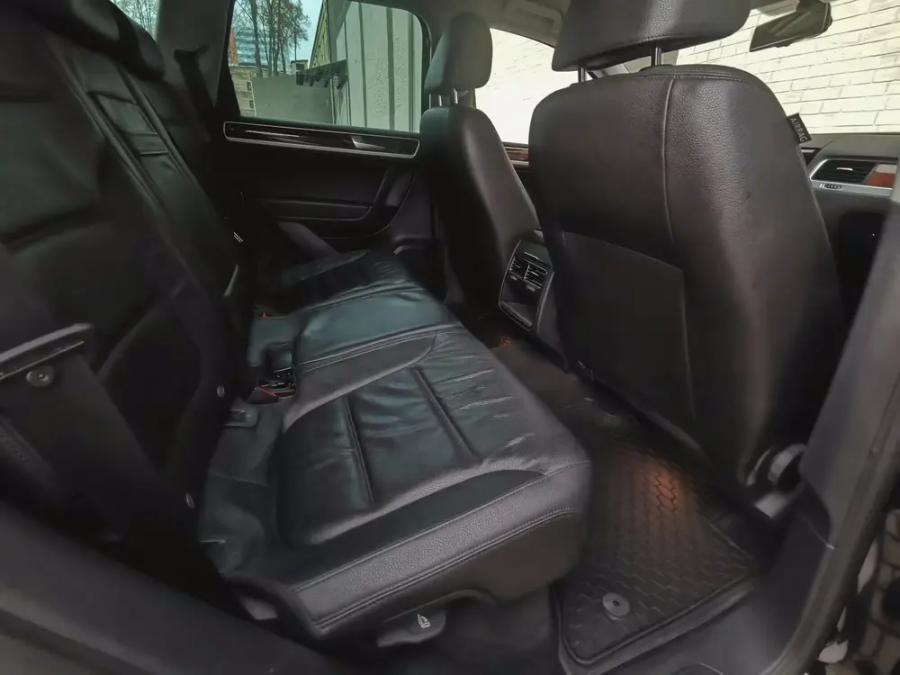Melns Volkswagen Touareg 2013 Rīga, ar dzinēja tilpumu 3.00 L un nobraukumu 205 tūkst. km par 12500 €, foto 10 vietnē AUTOMOTO.COM.LV