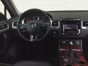 Melns Volkswagen Touareg 2013 Rīga, ar dzinēja tilpumu 3.00 L un nobraukumu 205 tūkst. km par 12500 €, foto 11 vietnē AUTOMOTO.COM.LV