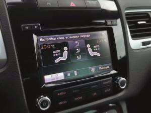Melns Volkswagen Touareg 2013 Rīga, ar dzinēja tilpumu 3.00 L un nobraukumu 205 tūkst. km par 12500 €, foto 17 vietnē AUTOMOTO.COM.LV