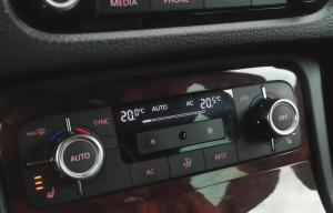 Melns Volkswagen Touareg 2013 Rīga, ar dzinēja tilpumu 3.00 L un nobraukumu 205 tūkst. km par 12500 €, foto 18 vietnē AUTOMOTO.COM.LV