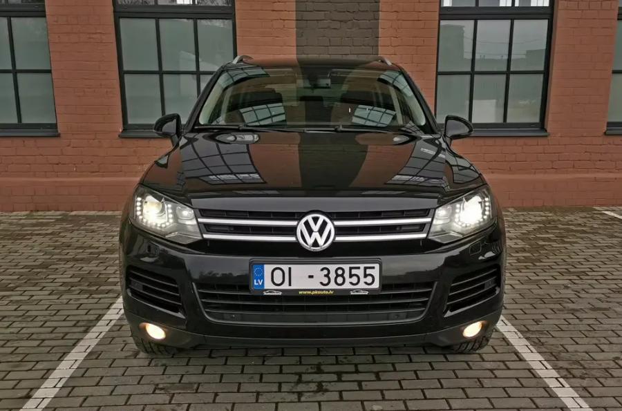 Melns Volkswagen Touareg 2013 Rīga, ar dzinēja tilpumu 3.00 L un nobraukumu 205 tūkst. km par 12500 €, foto 19 vietnē AUTOMOTO.COM.LV