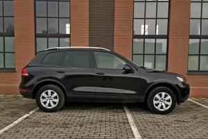 Melns Volkswagen Touareg 2013 Rīga, ar dzinēja tilpumu 3.00 L un nobraukumu 205 tūkst. km par 12500 €, foto 22 vietnē AUTOMOTO.COM.LV