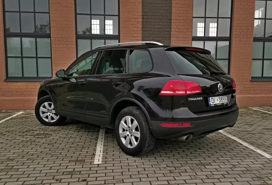 Melns Volkswagen Touareg 2013 Rīga, ar dzinēja tilpumu 3.00 L un nobraukumu 205 tūkst. km par 12500 €, foto 24 vietnē AUTOMOTO.COM.LV