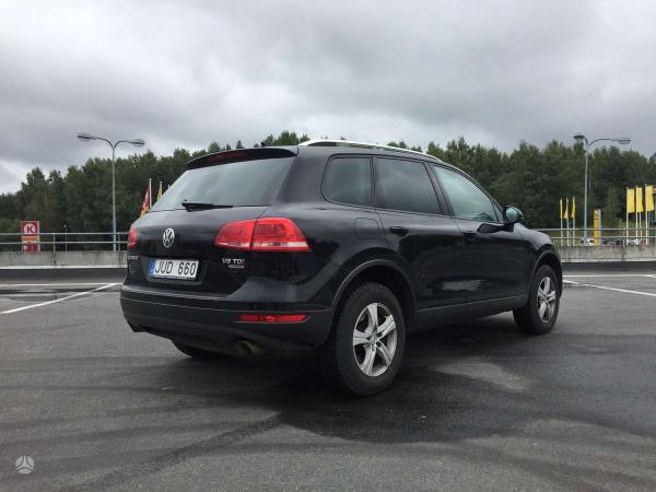 Black Volkswagen Touareg 2013 in Vilnius, with an engine capacity of 2.97 L and mileage of 204 thousand km for 12400 €, photo 2 on AUTOMOTO.COM.LV