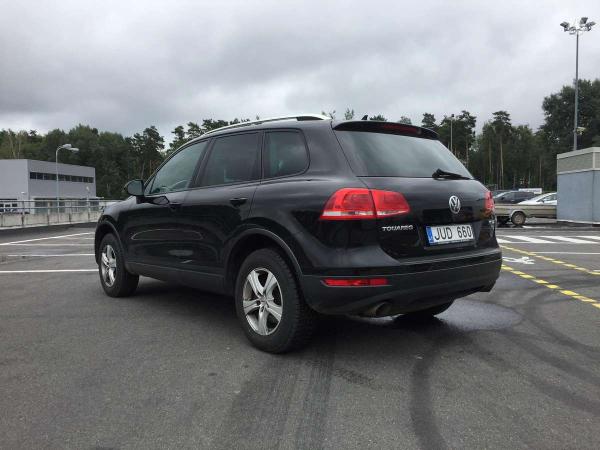 Black Volkswagen Touareg 2013 in Vilnius, with an engine capacity of 2.97 L and mileage of 204 thousand km for 12400 €, photo 4 on AUTOMOTO.COM.LV
