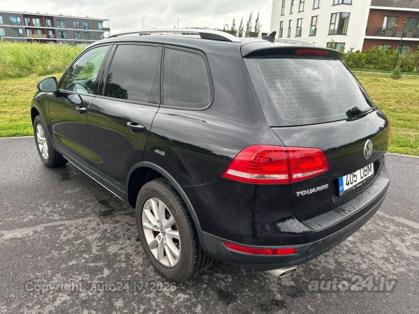 Melns Volkswagen Touareg 2013 Tallina, ar dzinēja tilpumu 3.00 L un nobraukumu 282 tūkst. km par 10999 €, foto 2 vietnē AUTOMOTO.COM.LV