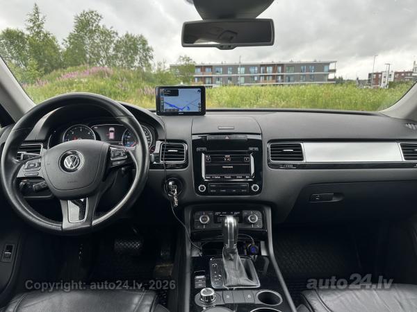 Melns Volkswagen Touareg 2013 Tallina, ar dzinēja tilpumu 3.00 L un nobraukumu 282 tūkst. km par 10999 €, foto 5 vietnē AUTOMOTO.COM.LV
