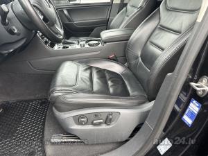 Melns Volkswagen Touareg 2013 Tallina, ar dzinēja tilpumu 3.00 L un nobraukumu 282 tūkst. km par 10999 €, foto 8 vietnē AUTOMOTO.COM.LV