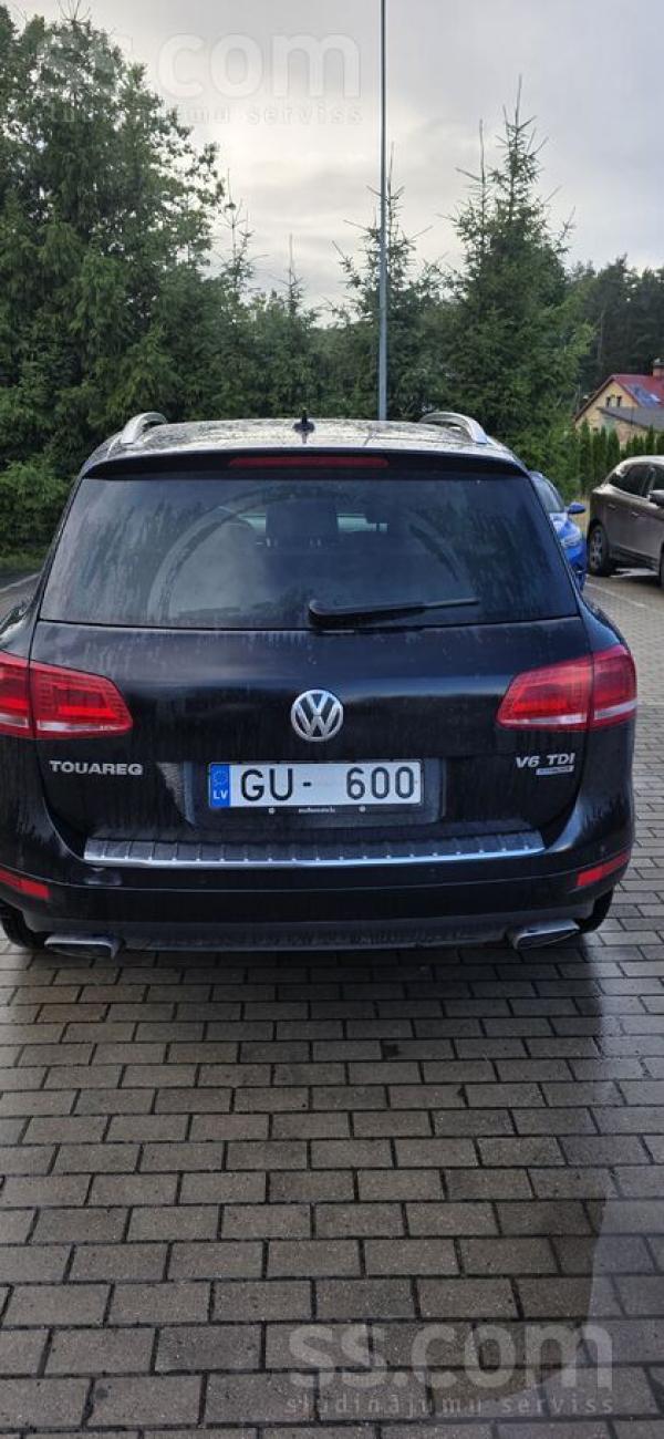 Black Volkswagen Touareg 2013 in Riga, with an engine capacity of 3.00 L and mileage of 242 thousand km for 9000 €, photo 2 on AUTOMOTO.COM.LV