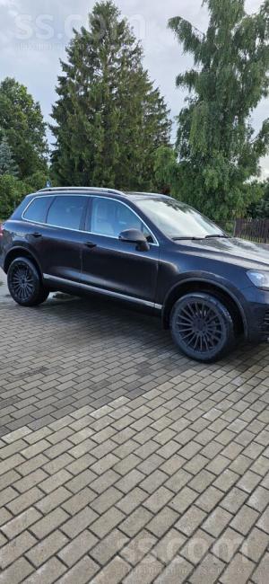 Melns Volkswagen Touareg 2013 Rīga, ar dzinēja tilpumu 3.00 L un nobraukumu 242 tūkst. km par 9000 €, foto 5 vietnē AUTOMOTO.COM.LV