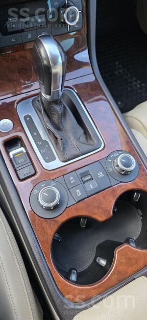Melns Volkswagen Touareg 2013 Rīga, ar dzinēja tilpumu 3.00 L un nobraukumu 242 tūkst. km par 9000 €, foto 12 vietnē AUTOMOTO.COM.LV