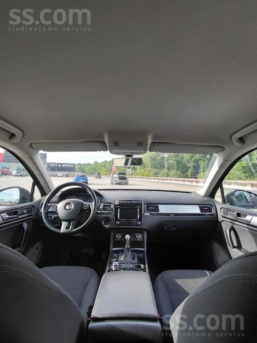 Melns Volkswagen Touareg 2013 Rīga, ar dzinēja tilpumu 3.00 L un nobraukumu 377 tūkst. km par 7995 €, foto 7 vietnē AUTOMOTO.COM.LV