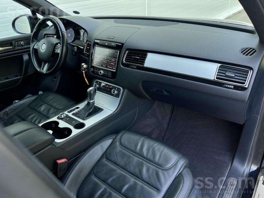 Melns Volkswagen Touareg 2013 Rīga, ar dzinēja tilpumu 3.00 L un nobraukumu 0 tūkst. km par 13000 €, foto 17 vietnē AUTOMOTO.COM.LV