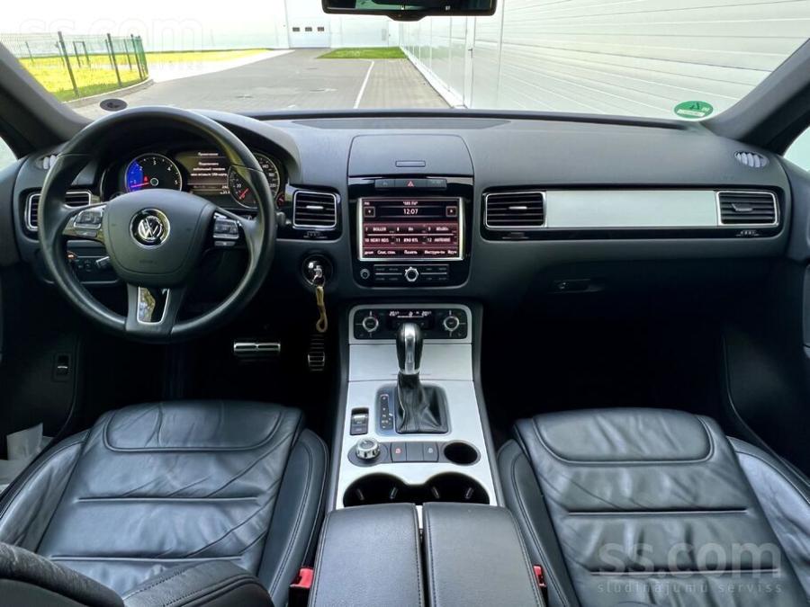 Melns Volkswagen Touareg 2013 Rīga, ar dzinēja tilpumu 3.00 L un nobraukumu 0 tūkst. km par 13000 €, foto 20 vietnē AUTOMOTO.COM.LV