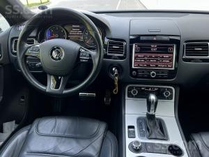 Melns Volkswagen Touareg 2013 Rīga, ar dzinēja tilpumu 3.00 L un nobraukumu 0 tūkst. km par 13000 €, foto 21 vietnē AUTOMOTO.COM.LV