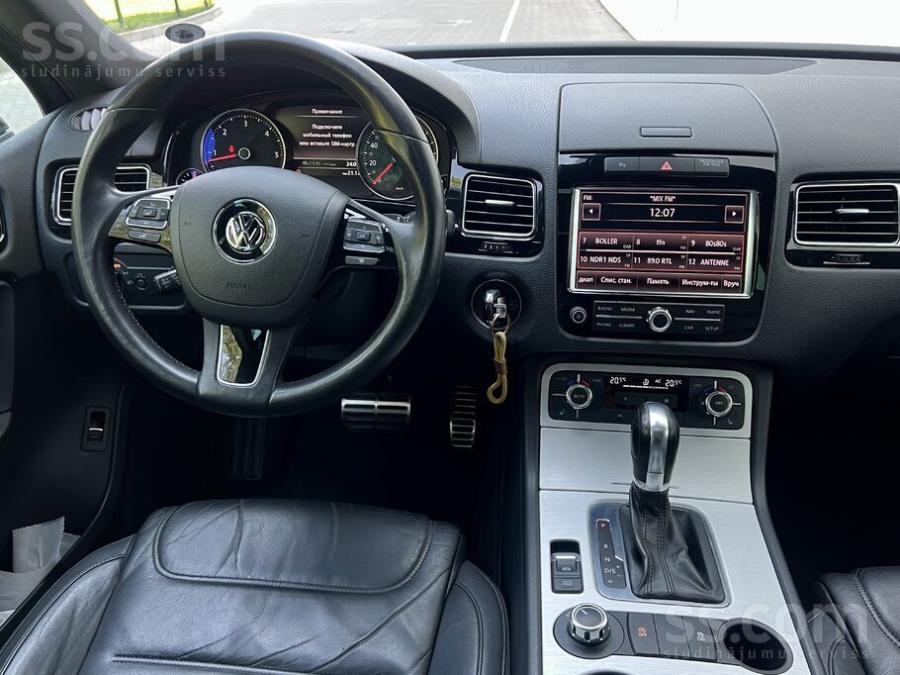 Melns Volkswagen Touareg 2013 Rīga, ar dzinēja tilpumu 3.00 L un nobraukumu 0 tūkst. km par 13000 €, foto 21 vietnē AUTOMOTO.COM.LV