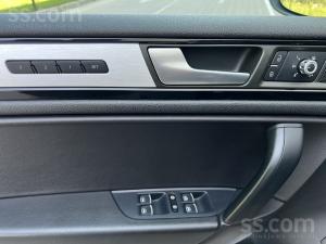 Melns Volkswagen Touareg 2013 Rīga, ar dzinēja tilpumu 3.00 L un nobraukumu 0 tūkst. km par 13000 €, foto 23 vietnē AUTOMOTO.COM.LV