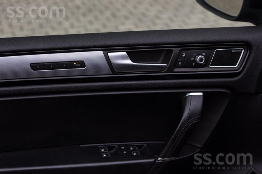 Melns Volkswagen Touareg 2013 Dobele, ar dzinēja tilpumu 3.00 L un nobraukumu 250 tūkst. km par 13650 €, foto 18 vietnē AUTOMOTO.COM.LV