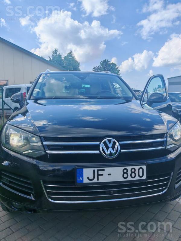 Melns Volkswagen Touareg 2013 Jūrmala, ar dzinēja tilpumu 4.20 L un nobraukumu 486 tūkst. km par 14900 €, foto 2 vietnē AUTOMOTO.COM.LV