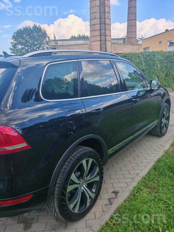 Melns Volkswagen Touareg 2013 Jūrmala, ar dzinēja tilpumu 4.20 L un nobraukumu 486 tūkst. km par 14900 €, foto 3 vietnē AUTOMOTO.COM.LV