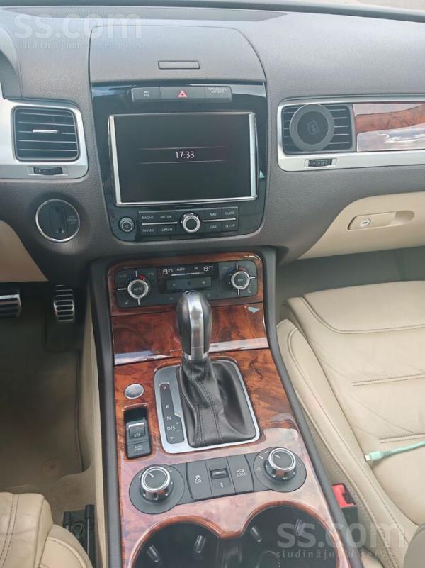 Melns Volkswagen Touareg 2013 Jūrmala, ar dzinēja tilpumu 4.20 L un nobraukumu 486 tūkst. km par 14900 €, foto 6 vietnē AUTOMOTO.COM.LV