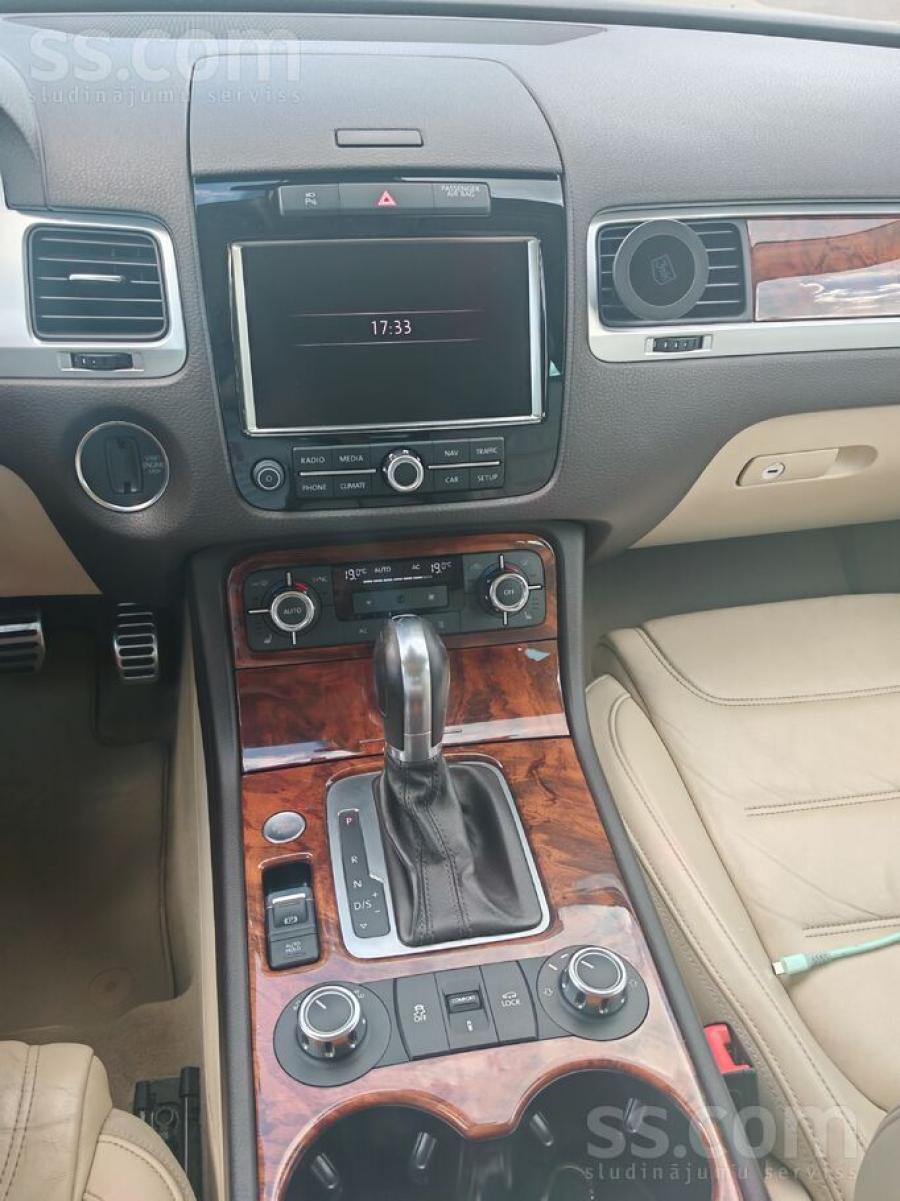 Melns Volkswagen Touareg 2013 Jūrmala, ar dzinēja tilpumu 4.20 L un nobraukumu 486 tūkst. km par 14900 €, foto 7 vietnē AUTOMOTO.COM.LV