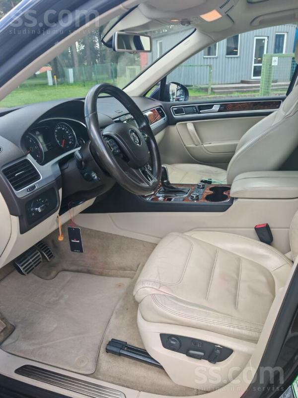 Melns Volkswagen Touareg 2013 Jūrmala, ar dzinēja tilpumu 4.20 L un nobraukumu 486 tūkst. km par 14900 €, foto 8 vietnē AUTOMOTO.COM.LV