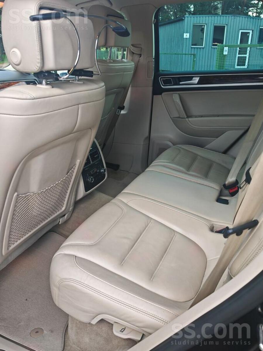 Melns Volkswagen Touareg 2013 Jūrmala, ar dzinēja tilpumu 4.20 L un nobraukumu 486 tūkst. km par 14900 €, foto 10 vietnē AUTOMOTO.COM.LV