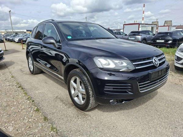 Melns Volkswagen Touareg 2013 Viļņa, ar dzinēja tilpumu 3.00 L un nobraukumu 283 tūkst. km par 12800 €, foto 2 vietnē AUTOMOTO.COM.LV
