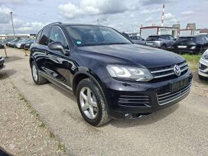 Melns Volkswagen Touareg 2013 Viļņa, ar dzinēja tilpumu 3.00 L un nobraukumu 283 tūkst. km par 12800 €, foto 3 vietnē AUTOMOTO.COM.LV