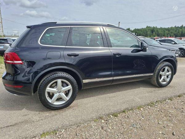 Melns Volkswagen Touareg 2013 Viļņa, ar dzinēja tilpumu 3.00 L un nobraukumu 283 tūkst. km par 12800 €, foto 4 vietnē AUTOMOTO.COM.LV