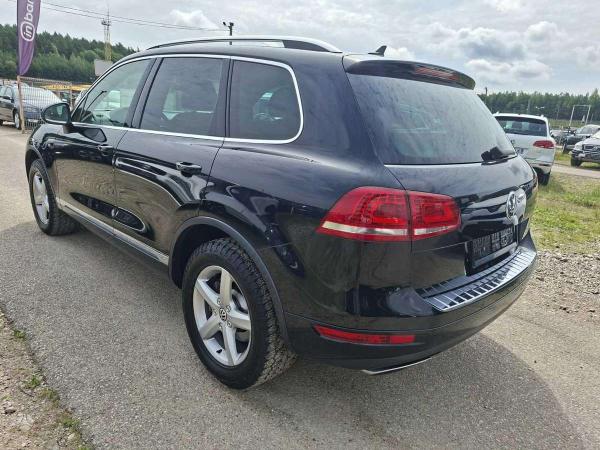 Melns Volkswagen Touareg 2013 Viļņa, ar dzinēja tilpumu 3.00 L un nobraukumu 283 tūkst. km par 12800 €, foto 6 vietnē AUTOMOTO.COM.LV