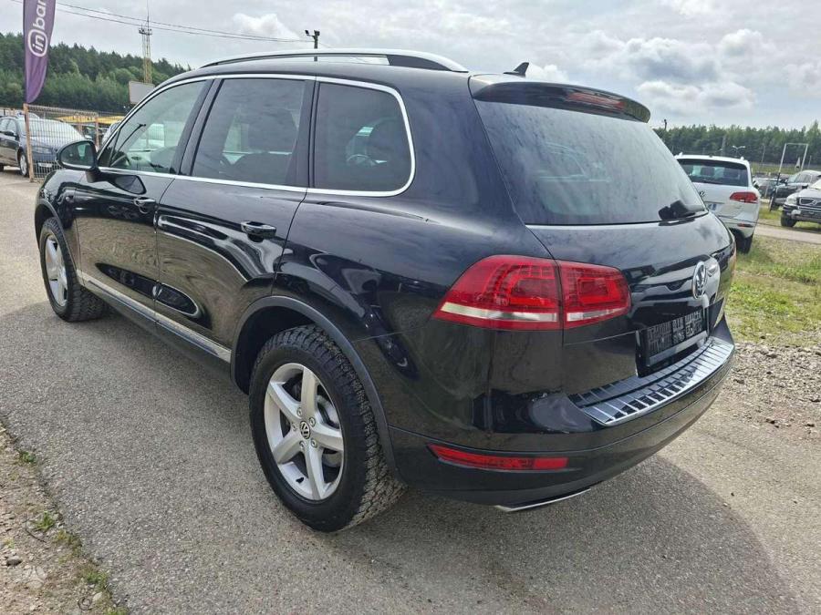 Melns Volkswagen Touareg 2013 Viļņa, ar dzinēja tilpumu 3.00 L un nobraukumu 283 tūkst. km par 12800 €, foto 7 vietnē AUTOMOTO.COM.LV