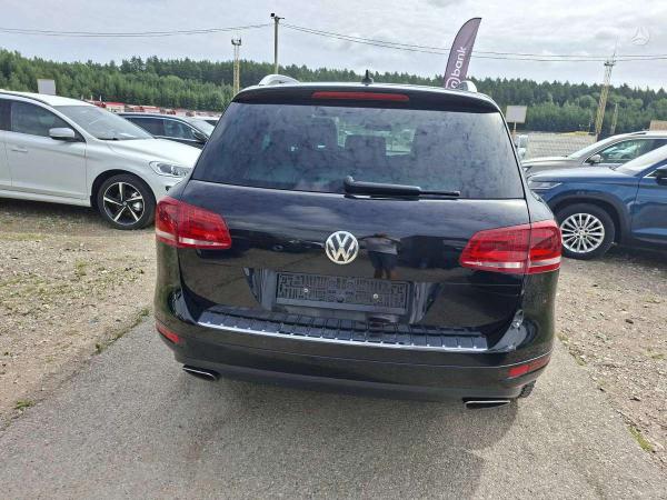 Melns Volkswagen Touareg 2013 Viļņa, ar dzinēja tilpumu 3.00 L un nobraukumu 283 tūkst. km par 12800 €, foto 7 vietnē AUTOMOTO.COM.LV