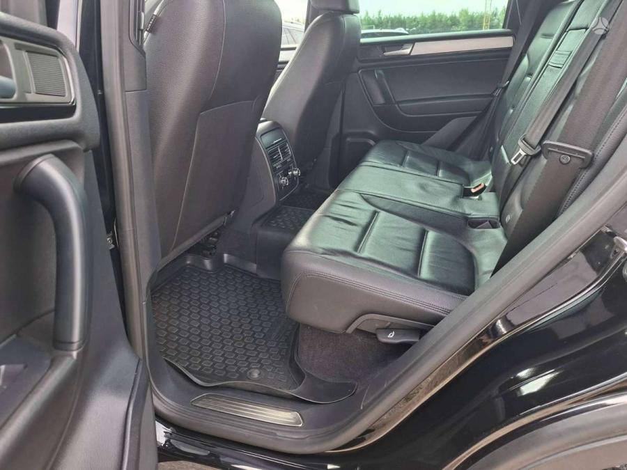 Melns Volkswagen Touareg 2013 Viļņa, ar dzinēja tilpumu 3.00 L un nobraukumu 283 tūkst. km par 12800 €, foto 12 vietnē AUTOMOTO.COM.LV