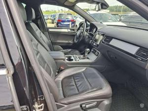 Melns Volkswagen Touareg 2013 Viļņa, ar dzinēja tilpumu 3.00 L un nobraukumu 283 tūkst. km par 12800 €, foto 18 vietnē AUTOMOTO.COM.LV