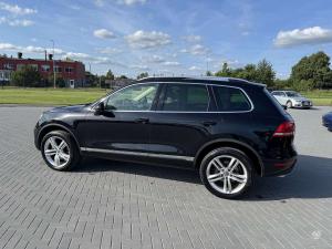 Black Volkswagen Touareg 2013 in Telschi, with an engine capacity of 2.97 L and mileage of 251 thousand km for 11300 €, photo 4 on AUTOMOTO.COM.LV