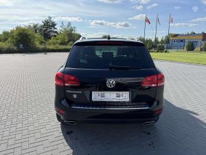 Black Volkswagen Touareg 2013 in Telschi, with an engine capacity of 2.97 L and mileage of 251 thousand km for 11300 €, photo 6 on AUTOMOTO.COM.LV