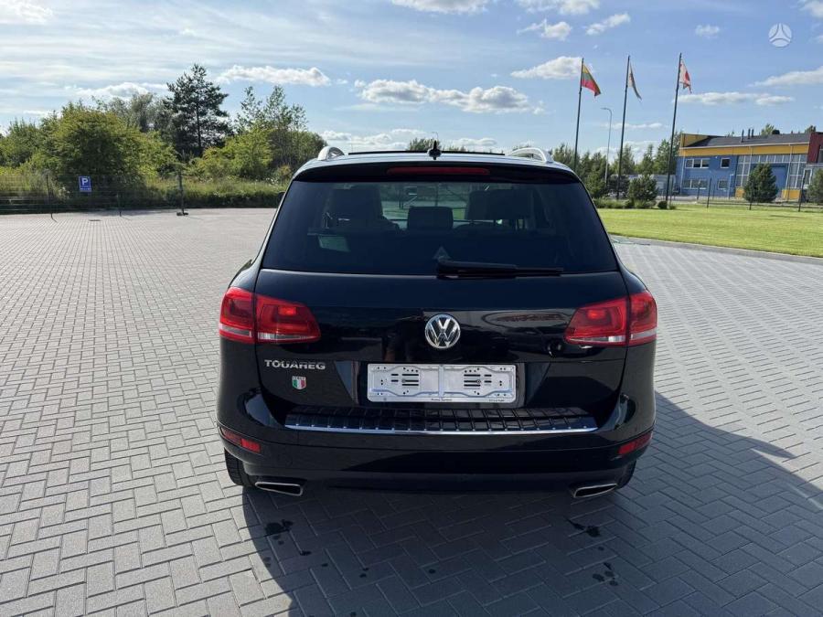 Black Volkswagen Touareg 2013 in Telschi, with an engine capacity of 2.97 L and mileage of 251 thousand km for 11300 €, photo 6 on AUTOMOTO.COM.LV