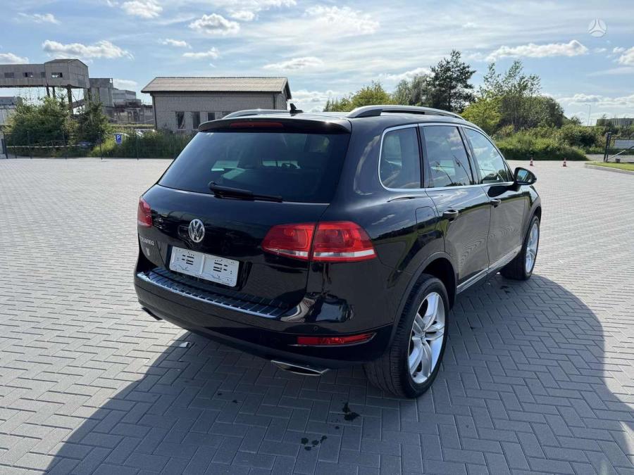 Black Volkswagen Touareg 2013 in Telschi, with an engine capacity of 2.97 L and mileage of 251 thousand km for 11300 €, photo 7 on AUTOMOTO.COM.LV