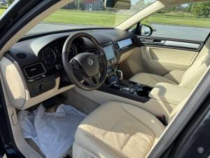 Black Volkswagen Touareg 2013 in Telschi, with an engine capacity of 2.97 L and mileage of 251 thousand km for 11300 €, photo 18 on AUTOMOTO.COM.LV