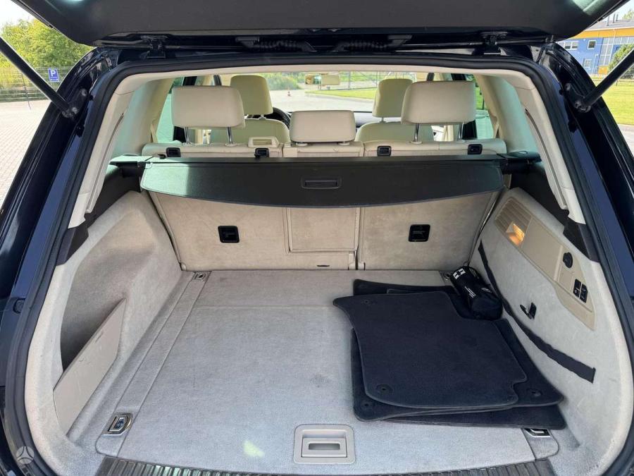 Black Volkswagen Touareg 2013 in Telschi, with an engine capacity of 2.97 L and mileage of 251 thousand km for 11300 €, photo 22 on AUTOMOTO.COM.LV