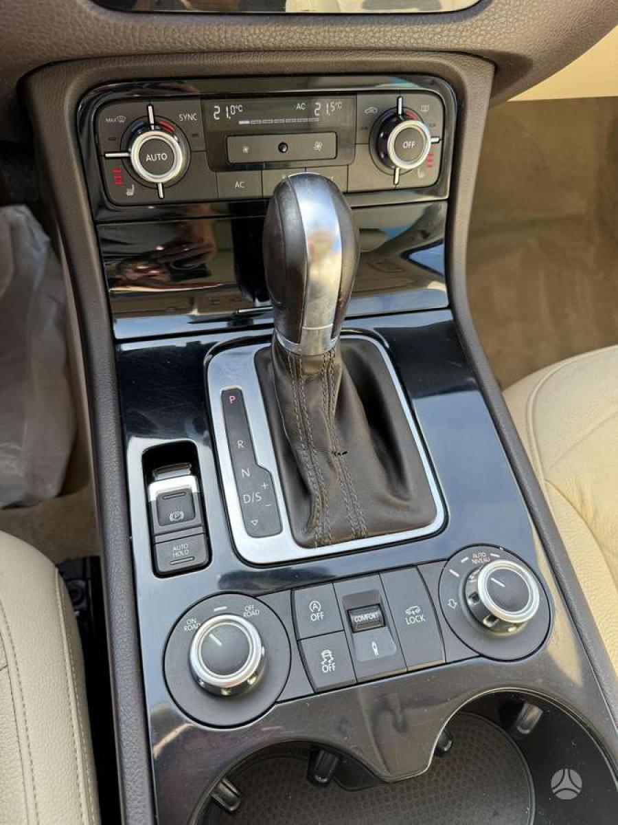 Black Volkswagen Touareg 2013 in Telschi, with an engine capacity of 2.97 L and mileage of 251 thousand km for 11300 €, photo 27 on AUTOMOTO.COM.LV