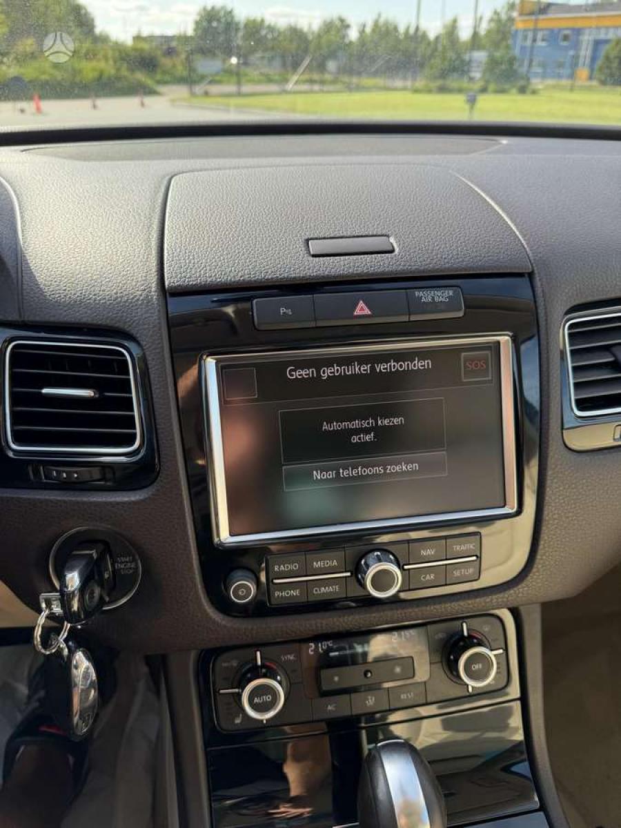 Black Volkswagen Touareg 2013 in Telschi, with an engine capacity of 2.97 L and mileage of 251 thousand km for 11300 €, photo 29 on AUTOMOTO.COM.LV