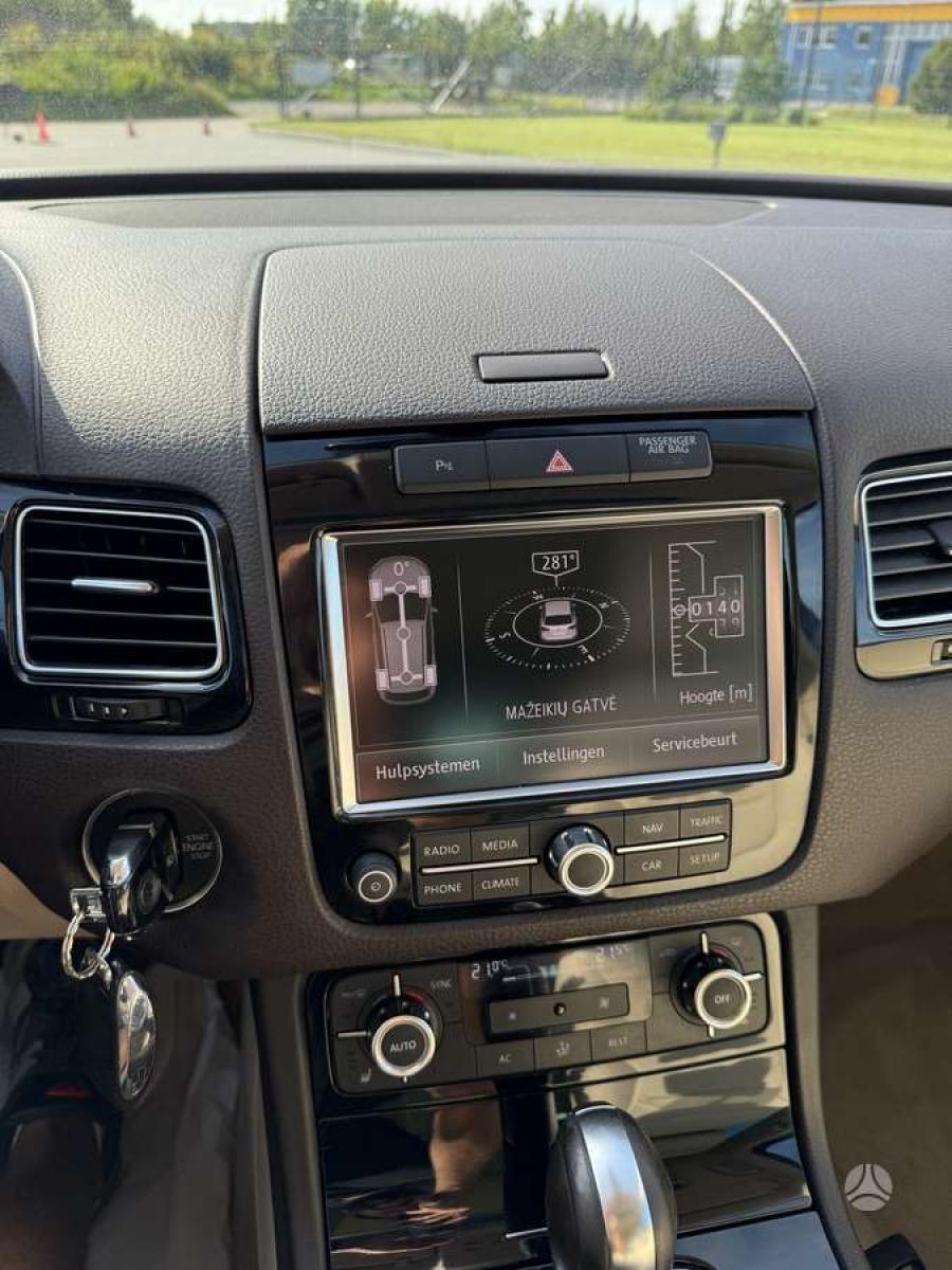 Black Volkswagen Touareg 2013 in Telschi, with an engine capacity of 2.97 L and mileage of 251 thousand km for 11300 €, photo 33 on AUTOMOTO.COM.LV