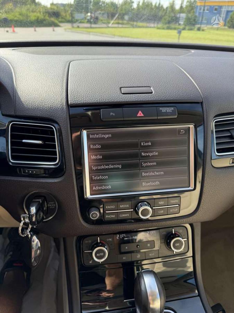 Black Volkswagen Touareg 2013 in Telschi, with an engine capacity of 2.97 L and mileage of 251 thousand km for 11300 €, photo 34 on AUTOMOTO.COM.LV