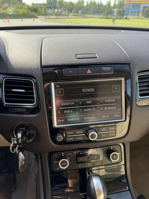 Black Volkswagen Touareg 2013 in Telschi, with an engine capacity of 2.97 L and mileage of 251 thousand km for 11300 €, photo 36 on AUTOMOTO.COM.LV