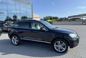 Black Volkswagen Touareg 2013 in Telschi, with an engine capacity of 3.00 L and mileage of 251 thousand km for 11290 €, photo 3 on AUTOMOTO.COM.LV
