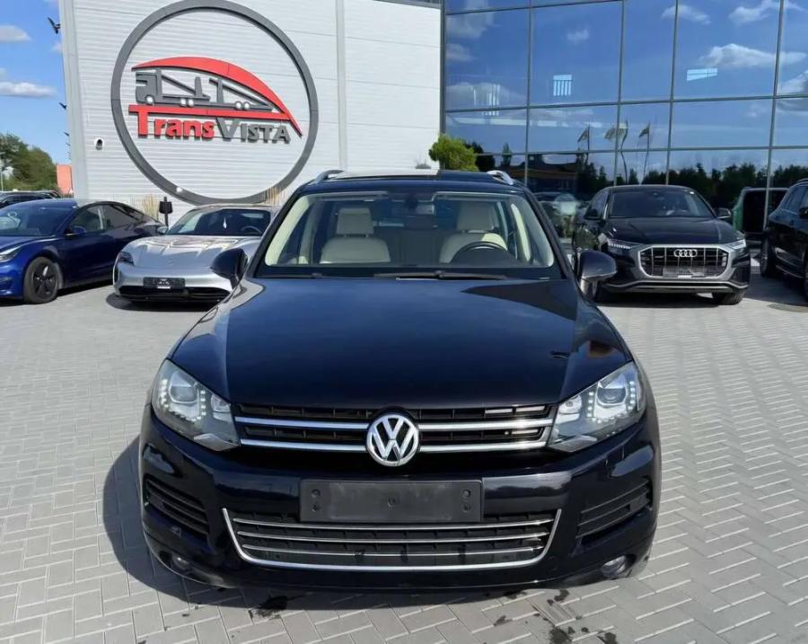 Black Volkswagen Touareg 2013 in Telschi, with an engine capacity of 3.00 L and mileage of 251 thousand km for 11290 €, photo 4 on AUTOMOTO.COM.LV