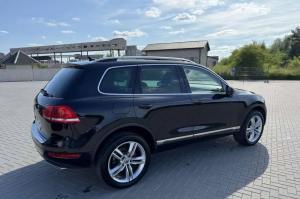 Black Volkswagen Touareg 2013 in Telschi, with an engine capacity of 3.00 L and mileage of 251 thousand km for 11290 €, photo 7 on AUTOMOTO.COM.LV